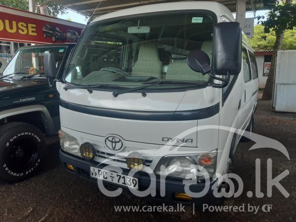 TOYOTA HIACE LH113 2006 | Careka.lk