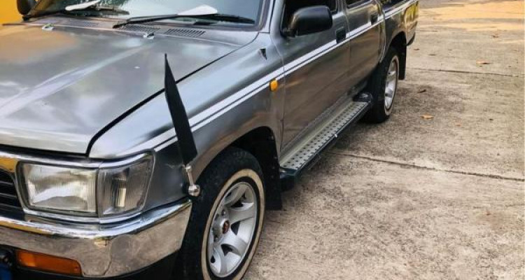 TOYOTA HILUX LN85 1996 | Careka.lk