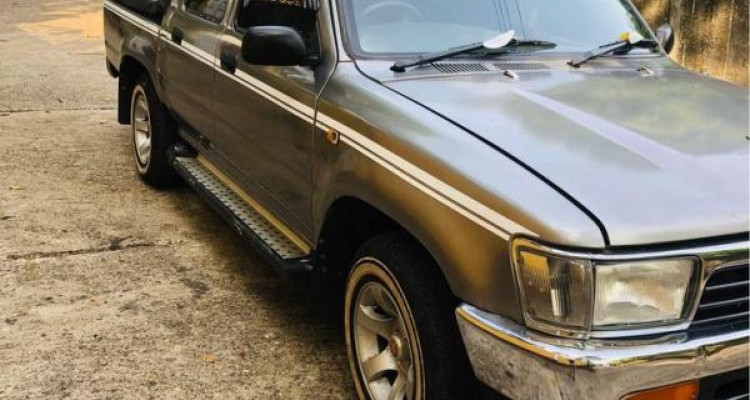 TOYOTA HILUX LN85 1996 | Careka.lk