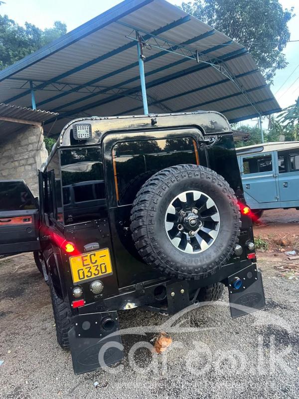 LAND ROVER DEFENDER 1978 | Careka.lk